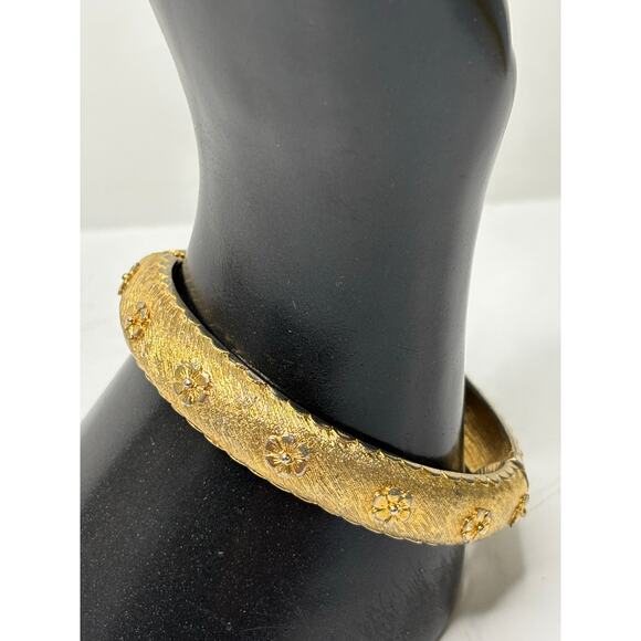 Crown Trifari | Jewelry | Vintage Estate Crown Trifari Gold Tone Hinged ...